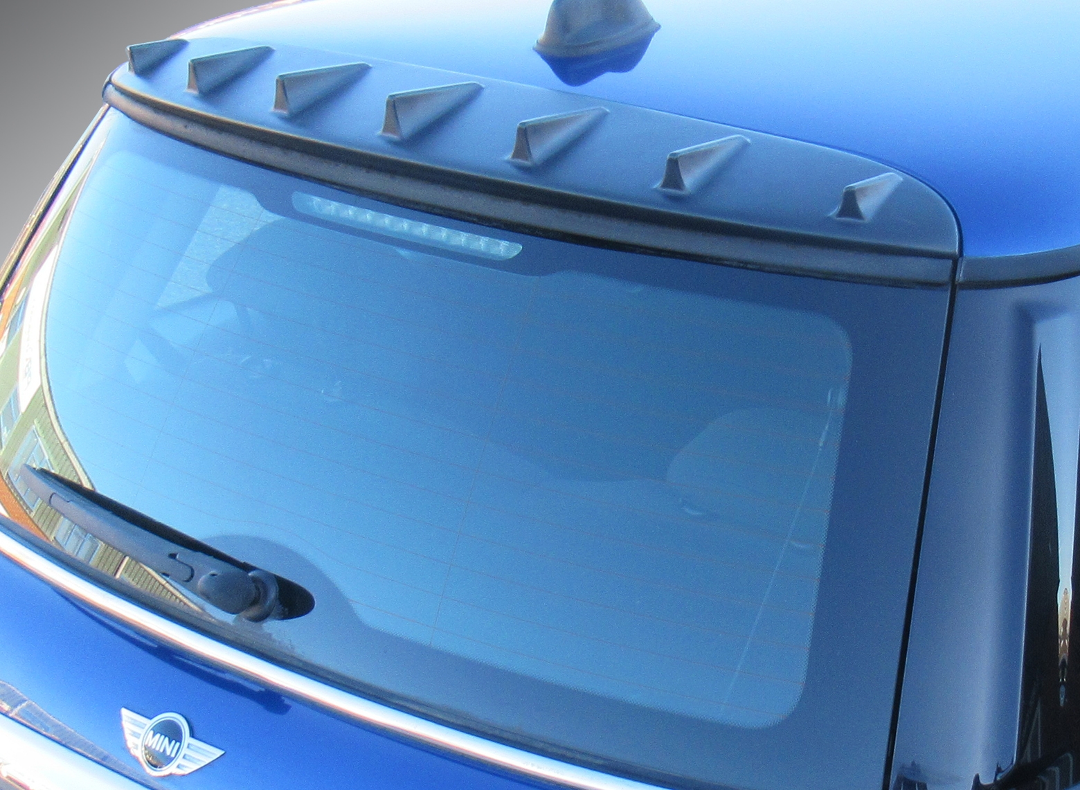 Blank svart Shark Fin Diffuser Mini One / Cooper R56 3-Dörrars - Hova.com