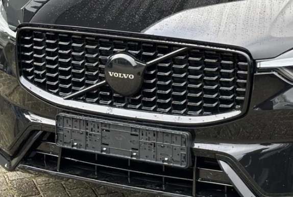 Svart Volvo Emblem Baklucka – Black Edition Original 550×25 mm - Hova.com