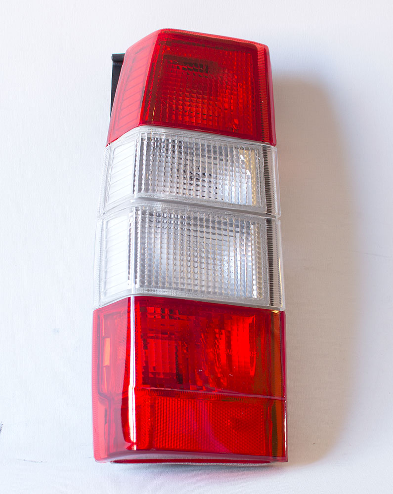 Classic Baklampa Vänster Vit/Röd Volvo 745, 765, 945, 965, V90 - Hova.com